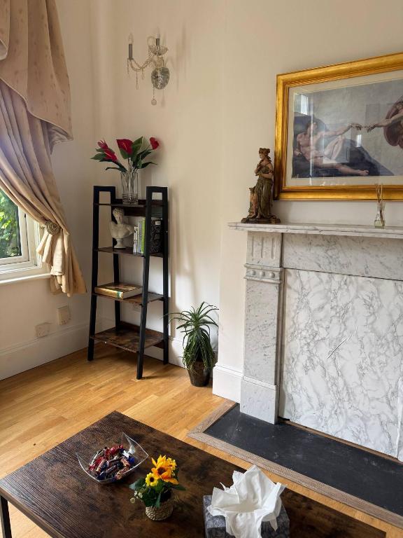 London 2 bed apartment Charlton SE7, London (aktualisierte Preise für 2025)