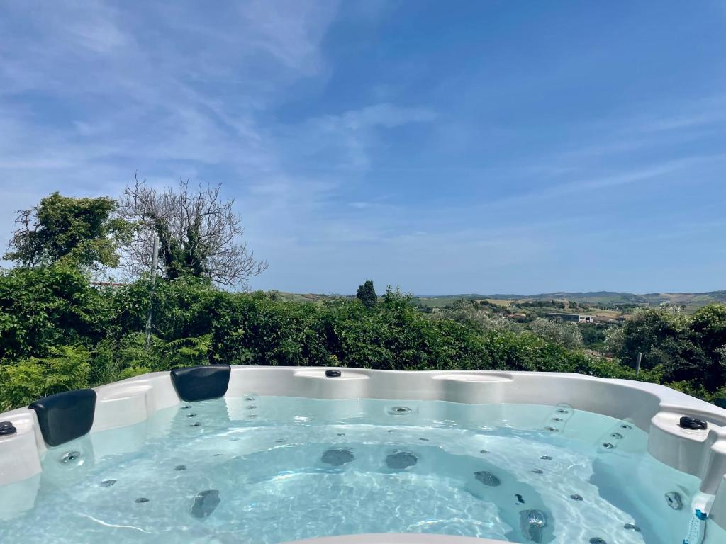 Rustico con Jacuzzi privata BBQ e 3 camere, Montegridolfo (updated ...