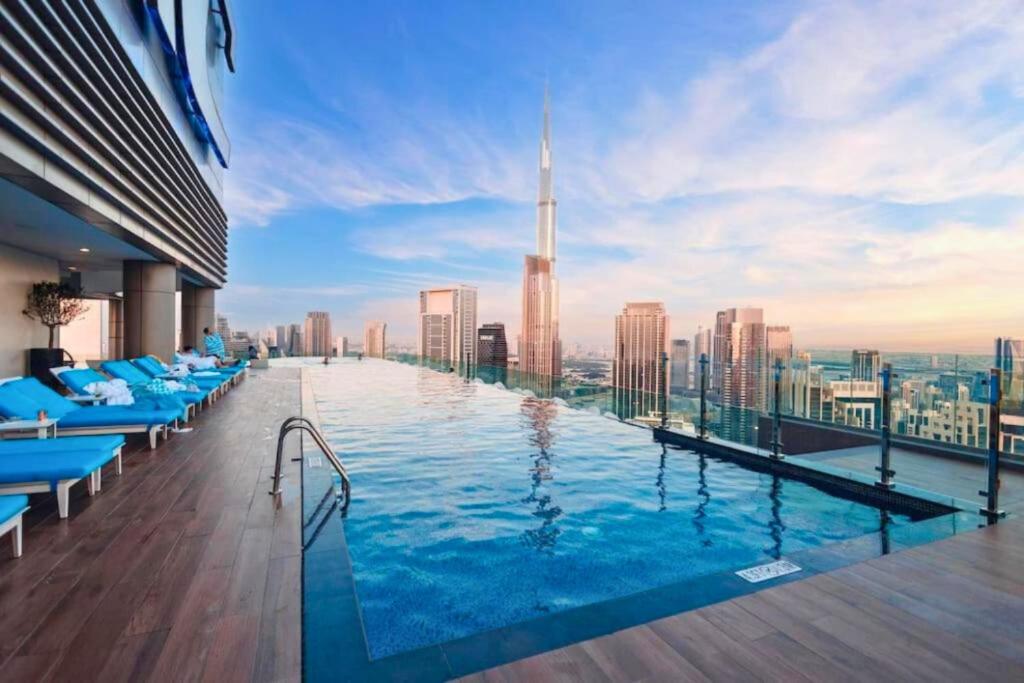 杜拜5 Stars Living Infinity Pool Burj Khalifa view（2025 年最新房價）