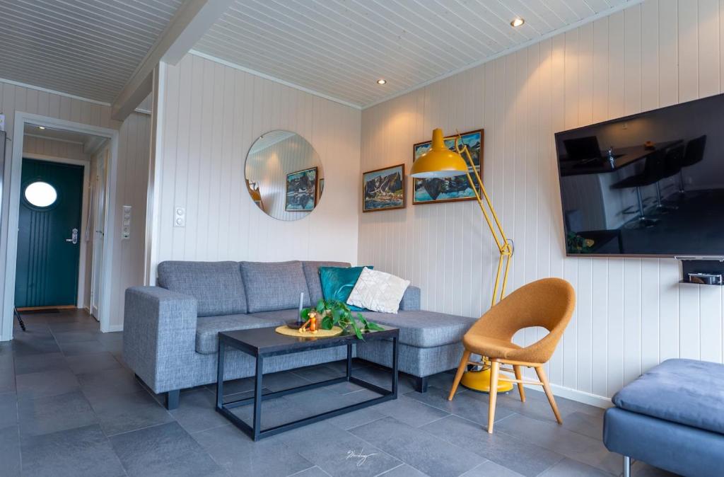 Sjøgløtt Lofoten- modern cabin by the sea Ballstad, Vestvågøya ...