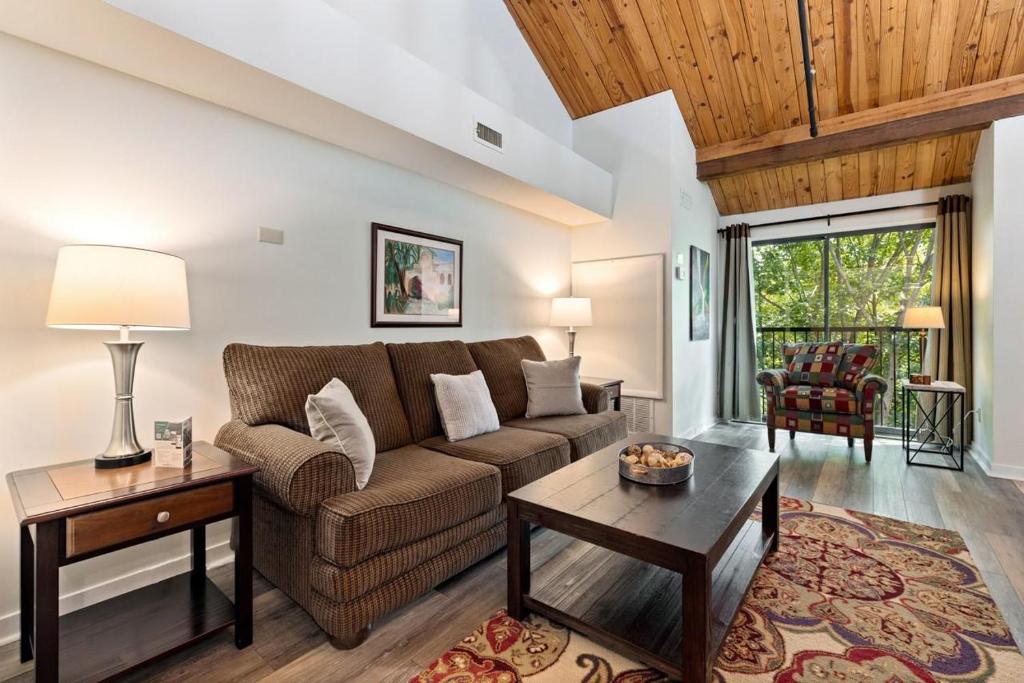 Mountain Inn Lodge 60 with Wintergreen Advantage, Wintergreen (updated prices 2025)