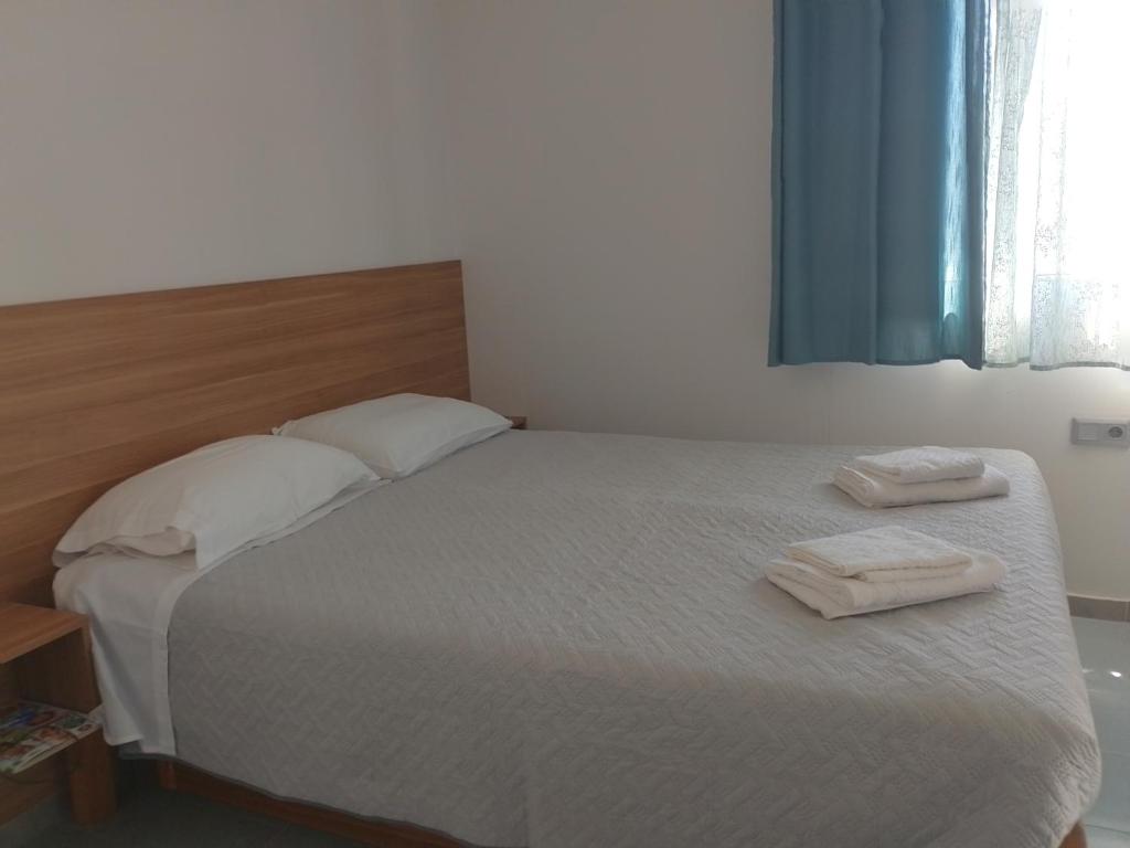 Carob Tree apartment, Tris Ekklisies, Paránimfoi (updated prices 2025)