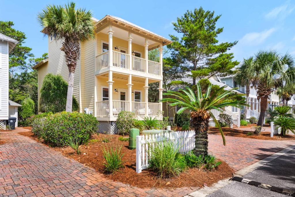 Dew Drop Inn - Santa Rosa Retreat Walk to Beach Pools & More, Santa ...