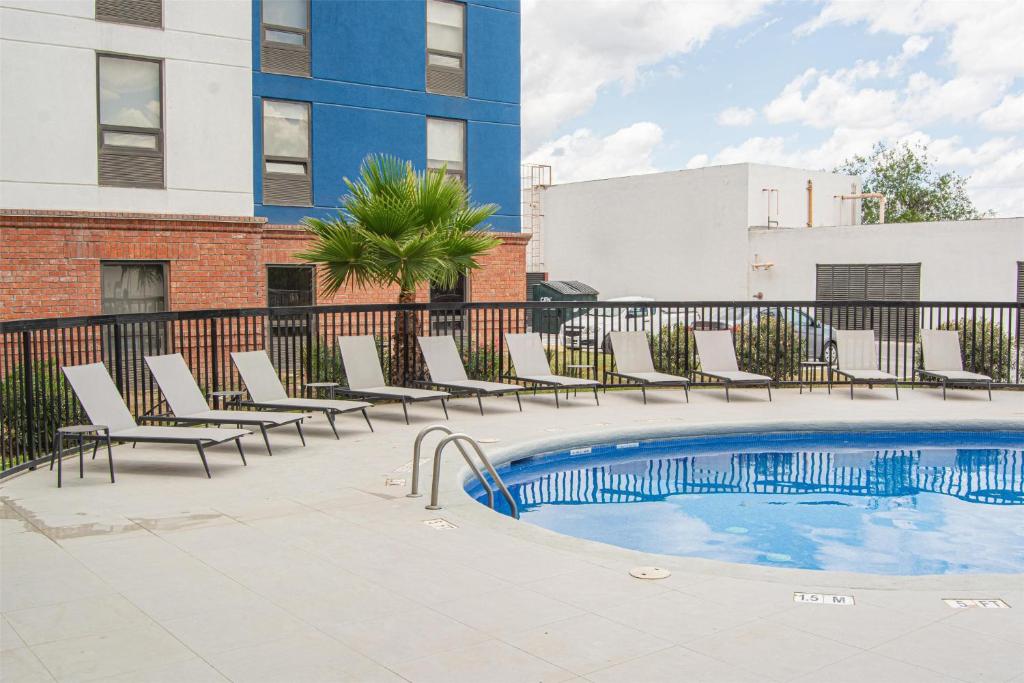 Hampton by Hilton Saltillo Zona Aeropuerto, Saltillo (precios ...