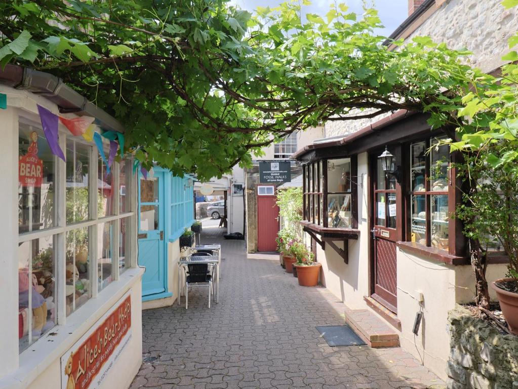 Drake's Hideaway, Lyme Regis (updated prices 2026)