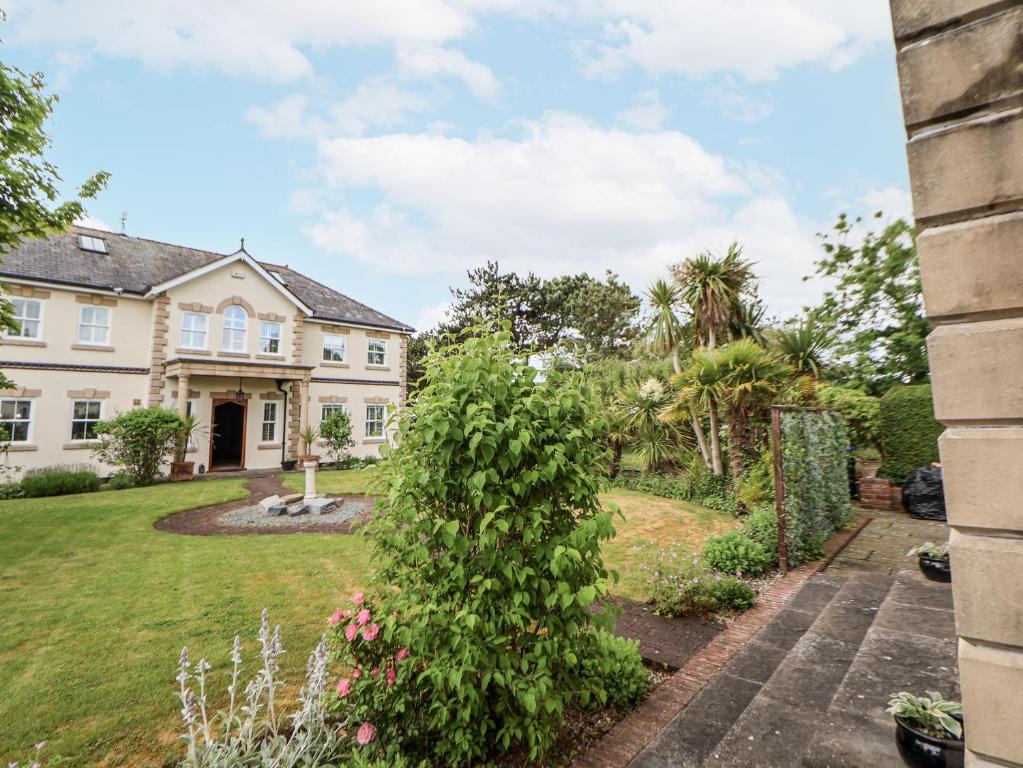 Mount House, Rhyl (updated prices 2025)