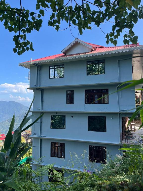 Above The Clouds Restro & Inn, Temi (updated prices 2026)