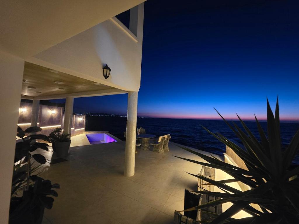 Villa Pieds Dans L'Eau Sea View Oran - 14 people, Gdyel (updated prices ...