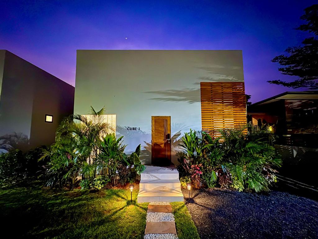 CUBE Villas Cozy retreat with Salt Pool in Priv Garden and Soft bed ...