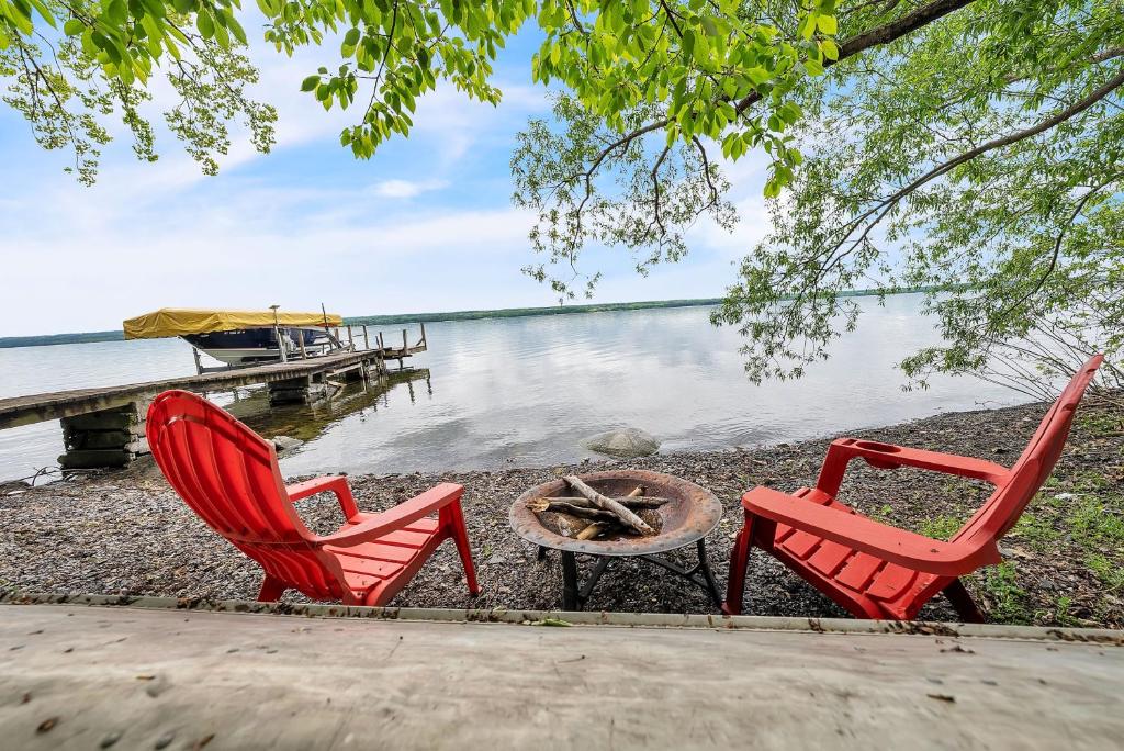 Peaceful Lakefront Getaway on Cayuga Lake cottage, Aurora (precios ...