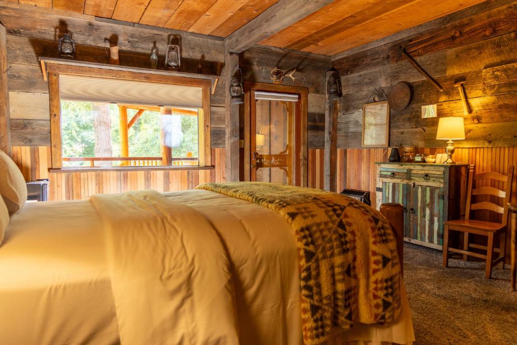 The Lindsay Lodge, Applegate (updated prices 2025)