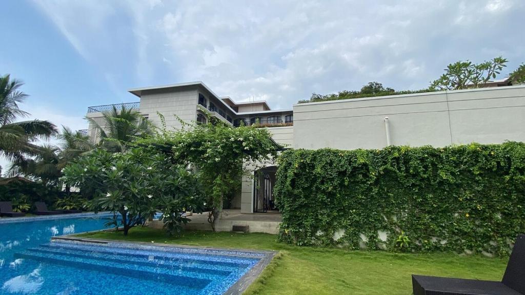 Inaara - Hill View & Pool view from Balcony,Parhur（2025年最新房价）