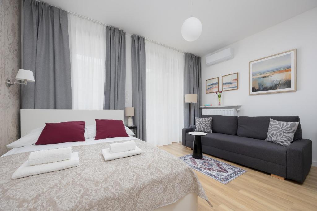 Fabulous Studio close to Paley and Medicover with courtyard view ...