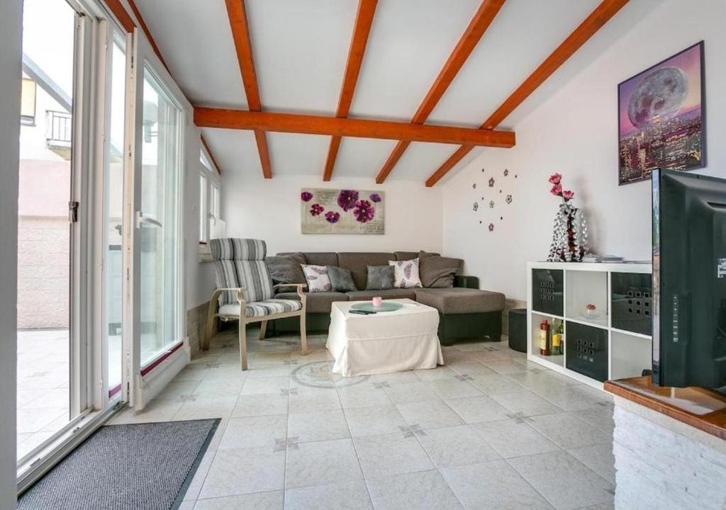 Cute apartment Damor near the beach, Vinkuran (precios actualizados 2025)