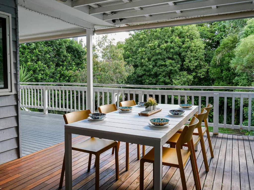 Moffat Beach Gem - Steps to Surf, Trails, Cafes, Caloundra (updated ...