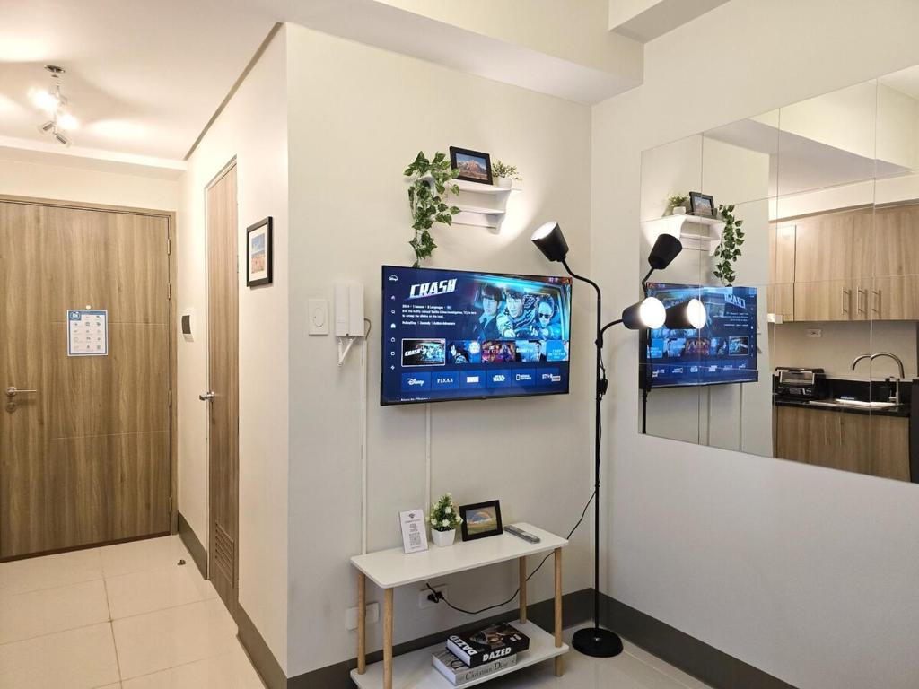 1BR Condotel with Balcony at FAME Residences #FM35-1, Manila (prezzi ...