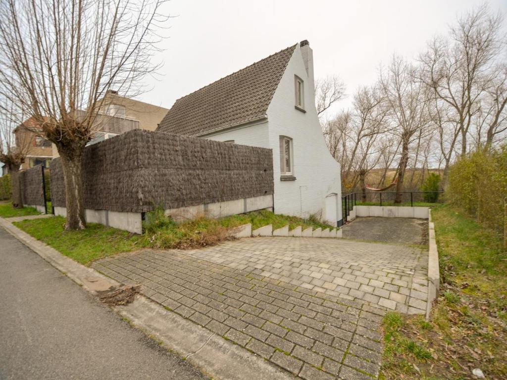 Quaint villa with enclosed garden, cleaning included, Oostduinkerke ...