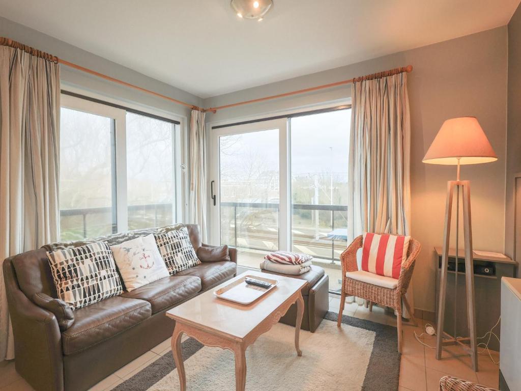 Bright apartment with terrace in Oostduinkerke, cleaning included ...
