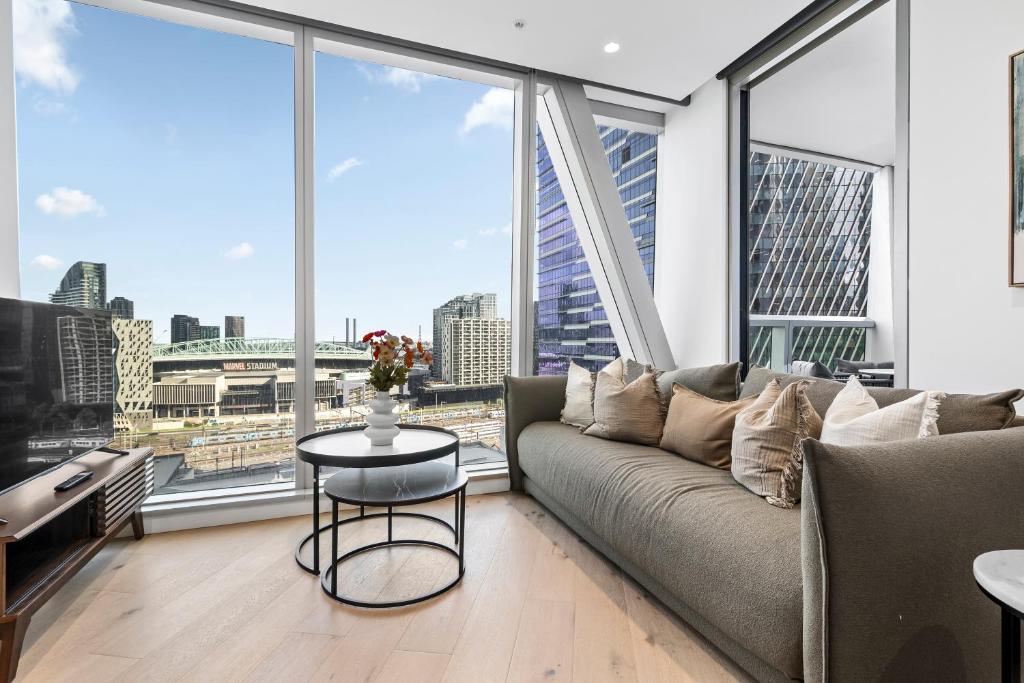 Marvel Stadium Views - Modern and Bright Apt with Pool, Melbourne ...