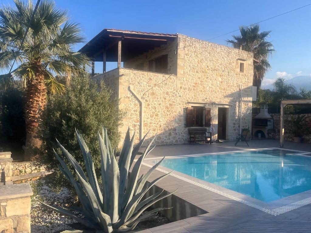 Villa Aris in Crete with heated pool!, Neo Chorio (precios actualizados ...