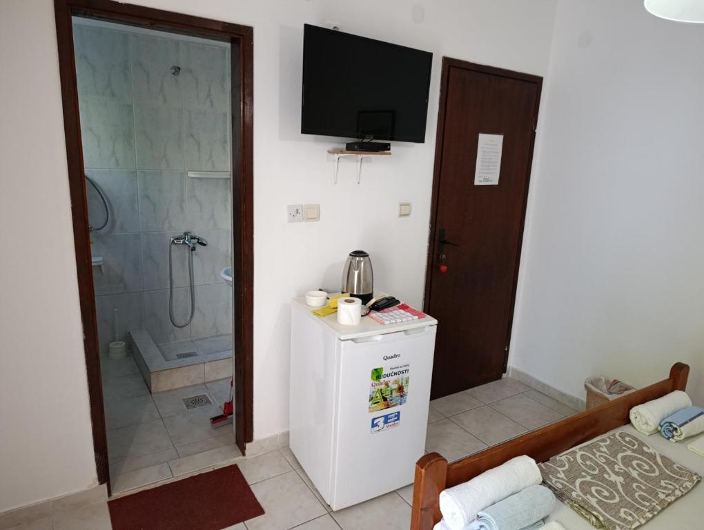 Julija- soba sa bračnim krevetom, Petrovac na Moru (preços atualizados ...