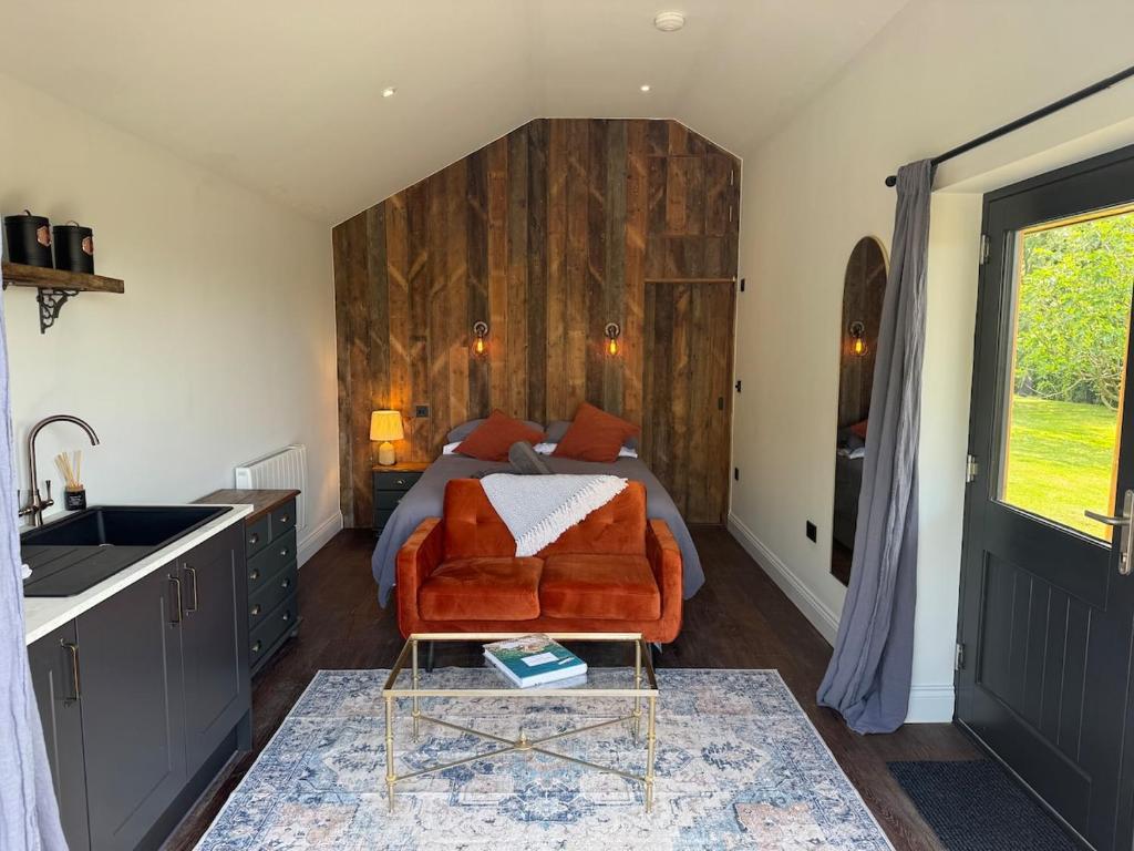 The Cabin at Mandalay Lodge, Medstead (updated prices 2026)