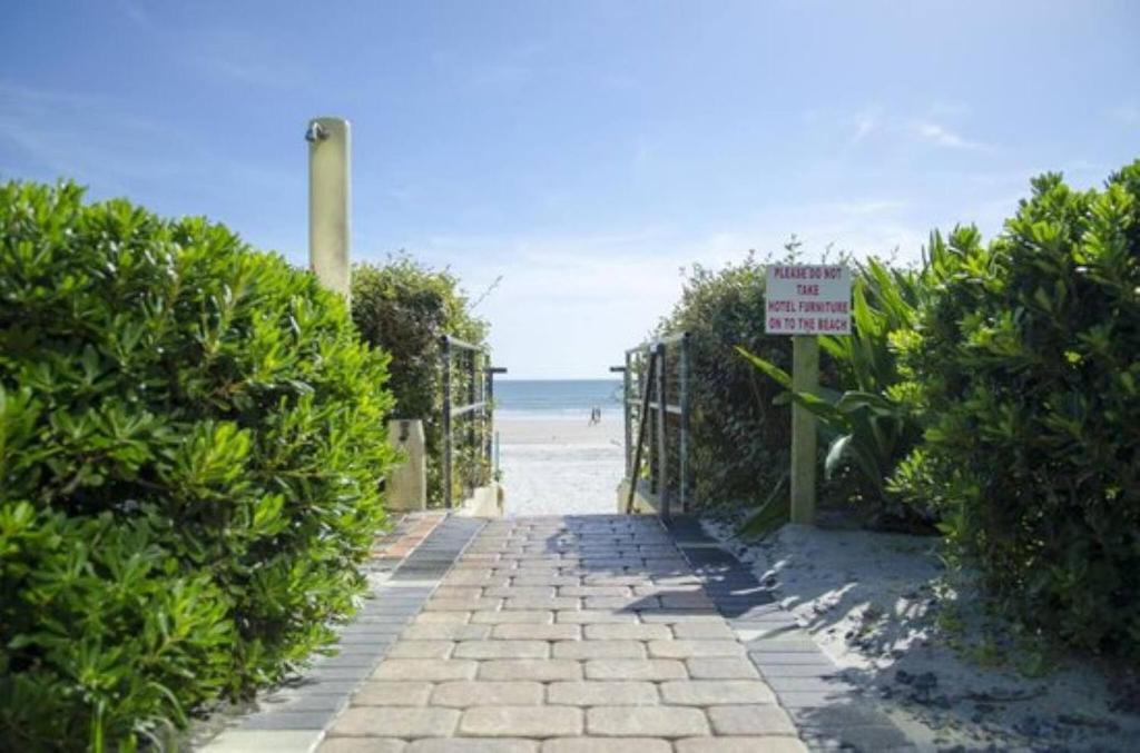 Romantic King Unit w/kitchenette, pool, tiki bar, Daytona Beach (tarifs ...