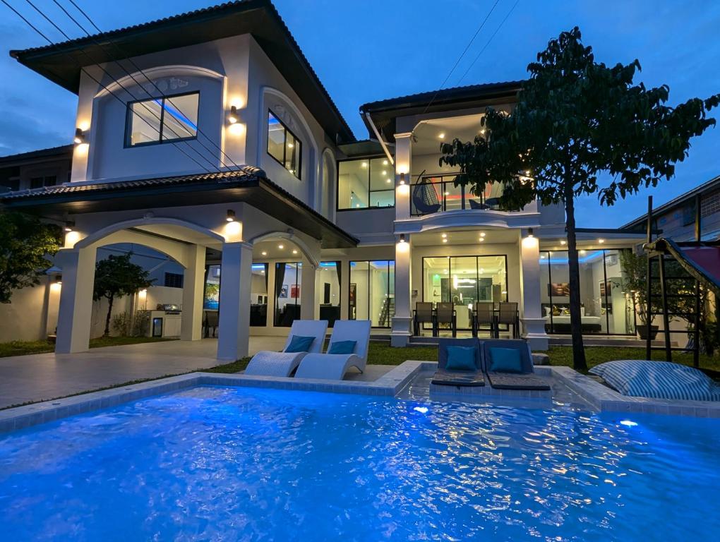 Villa Bella 2 - 7 Bedroom Luxury Pool Villa - 14min to Walking Street ...