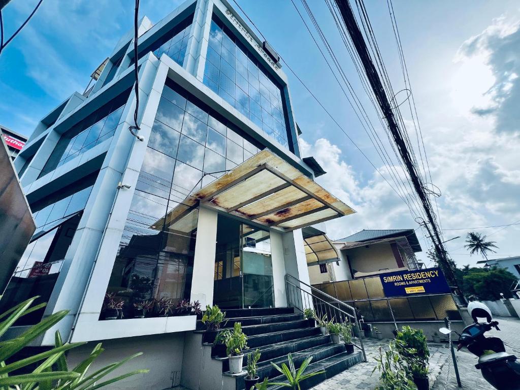 Solo Simrin Arcade Kadavanthra, Ernakulam (precios actualizados 2025)