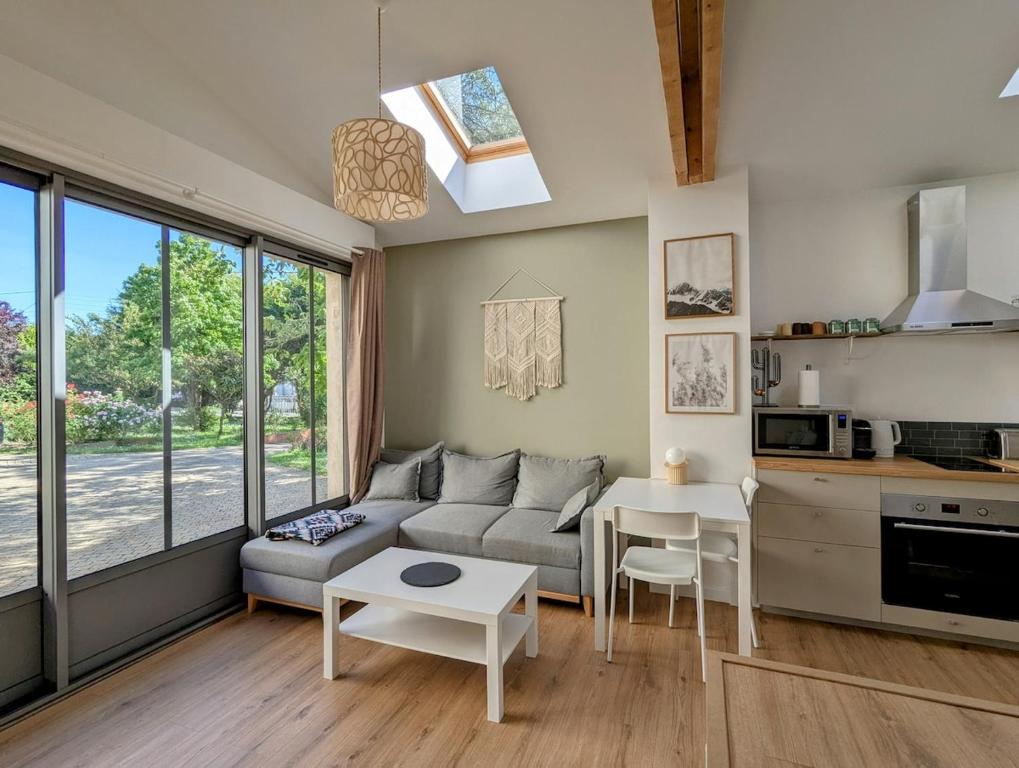 La Petite Roche, dépendance cosy avec sauna, Indret (updated prices 2025)