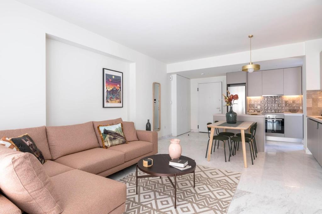 The HostMaster WiseView Celeste, Athens (updated prices 2025)