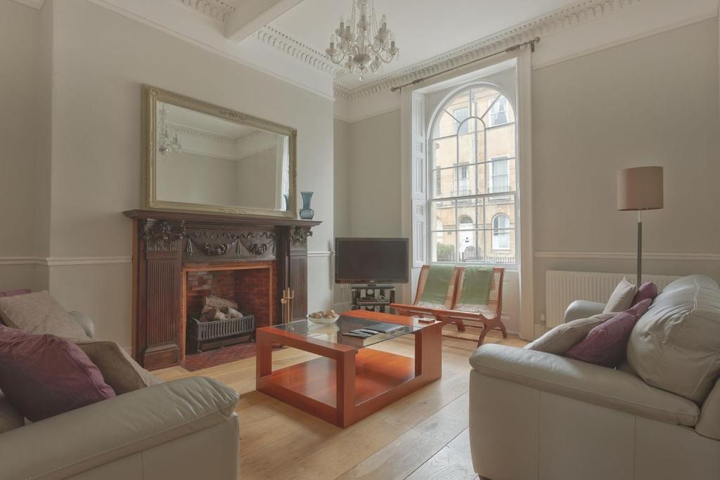 GFF Elegant & Central & Spacious 2 Bed Home with Garden, Bath (updated prices 2026)