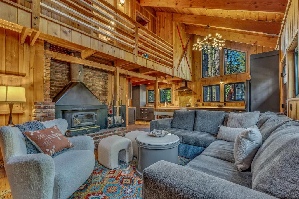 Laid-Back Tahoe Stay Walk to Lake & EV Charger, Homewood (updated ...