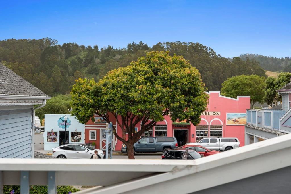 Mavericks Penthouse Downtown Luxury on Main Street Half Moon Bay, Half ...