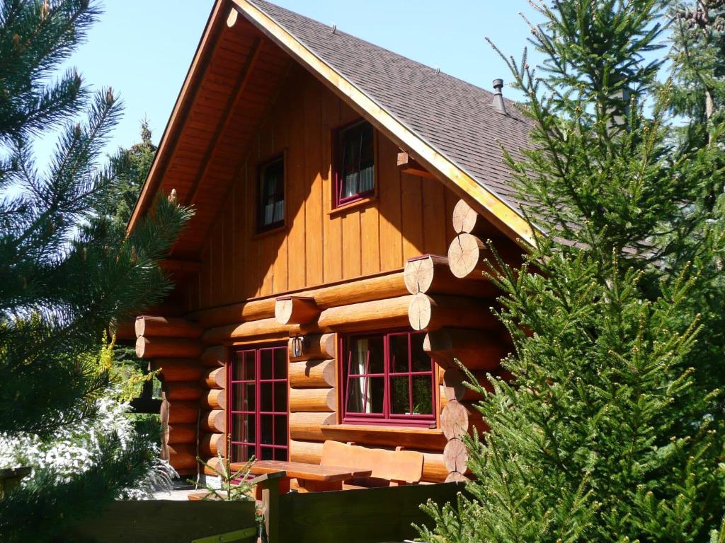 Natural log cabin in Waltershausen, cleaning included, Fischbach ...