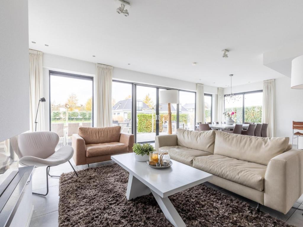 Villa in Zeewolde by Lake Veluwe, cleaning included, Zeewolde (updated ...