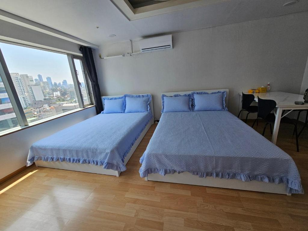 Hongdae Residence2 - 1min from Hongik Uni station Exit #1، سول (أسعار ...
