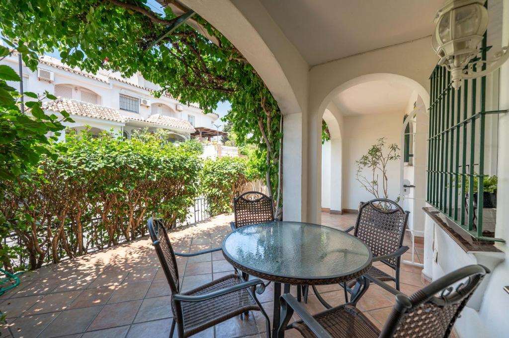 Sunny Fuengirola Villa with Pool & Private Terrace, Fuengirola (updated ...