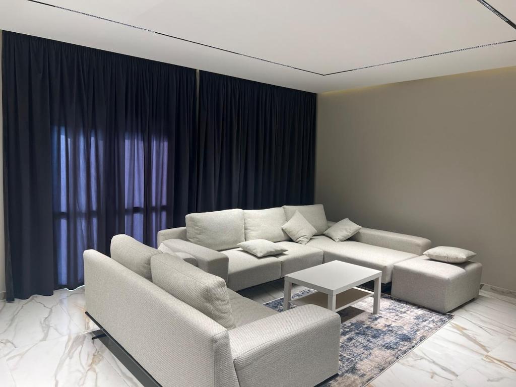 Ultra Modern flat Beverly hills, Sheikh Zayed (posodobljene cene za ...