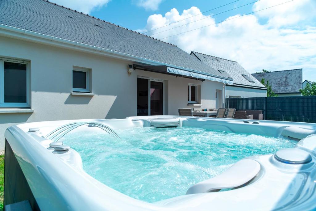 La Bulle de Landrezac - Jacuzzi et Proche Plage, Sarzeau (updated ...