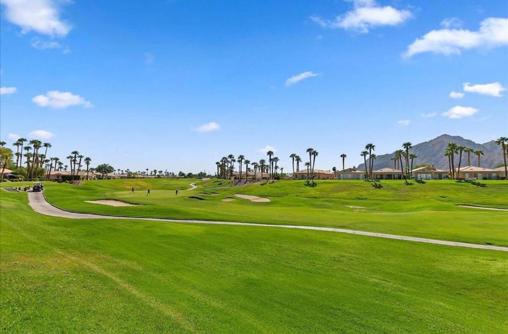 Charming Condo featuring golf course and mountains, La Quinta (precios ...