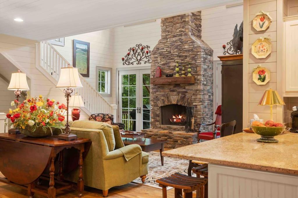 Cashiers Lux Mountain Home - Large Fire Pit, Cullowhee (updated prices ...