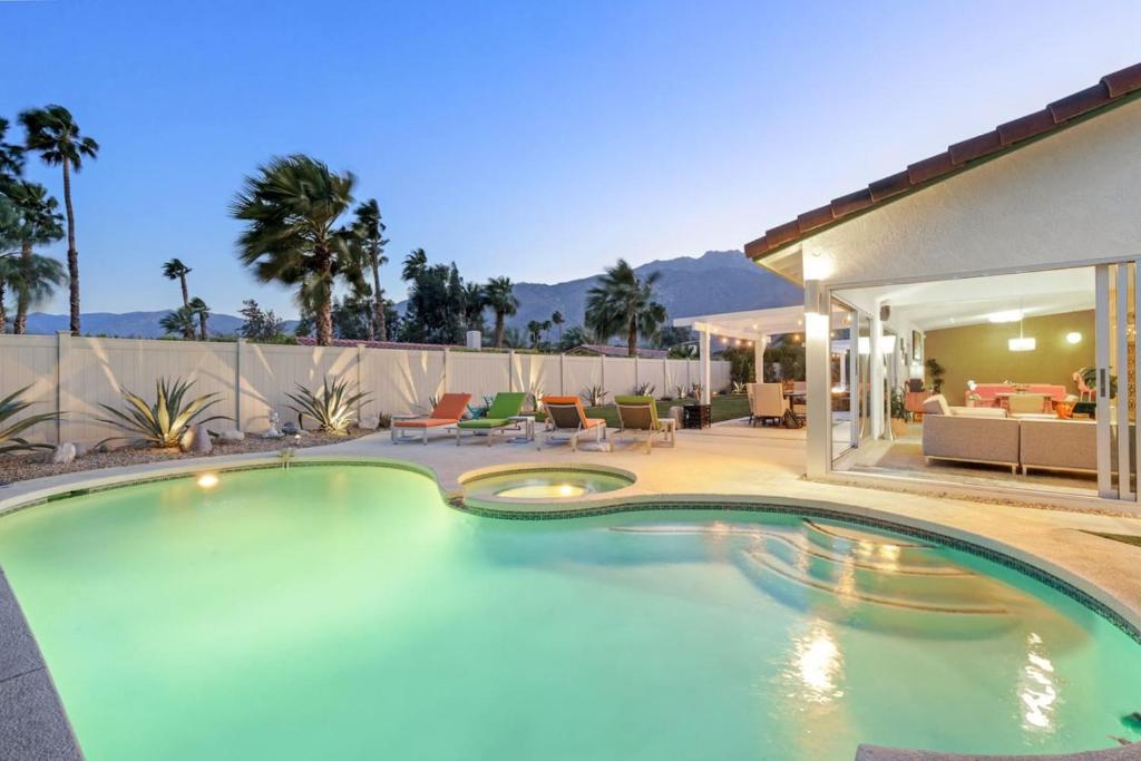 Lush and Tranquil 3BR Palm Springs Oasis Pool and Spa, Palm Springs ...