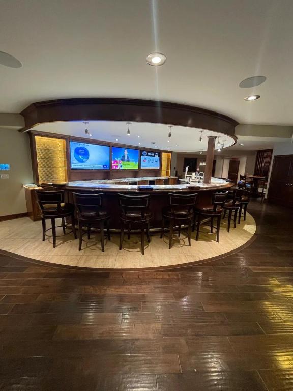 Exclusive Villa with Expansive Space & Private Bar, Foxfield ...