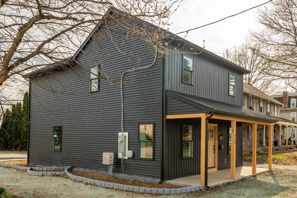 Modern Amish Country Retreat w/ Hot Tub., Leola (updated prices 2026)