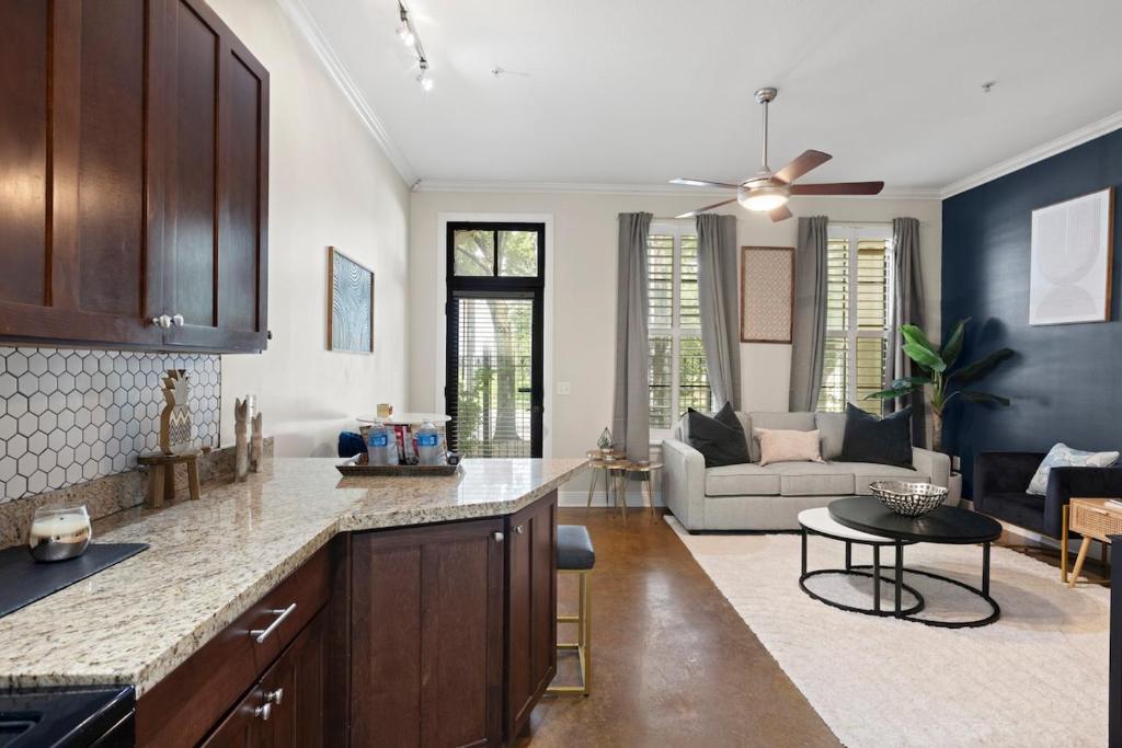 Boho Chic Vibes Midtown Houston, Houston (updated prices 2025)