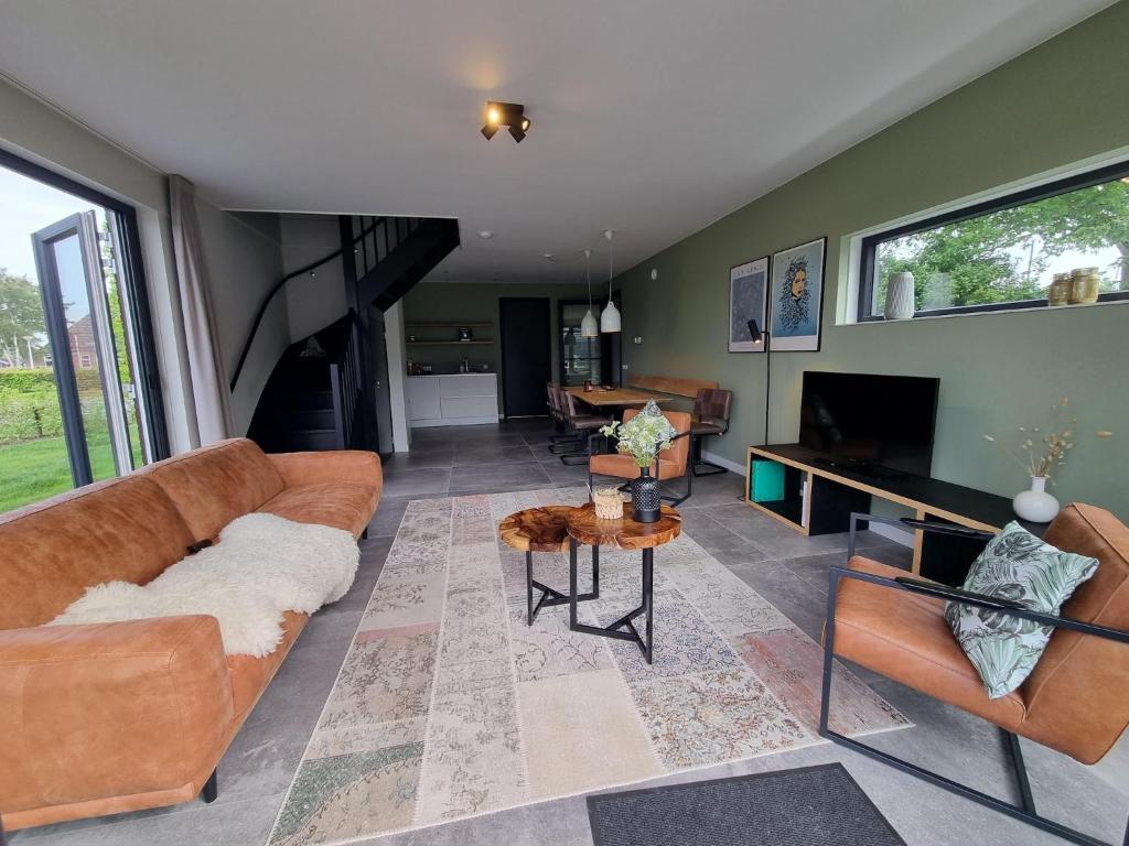 Villa in Balk with Private Jetty on Slotermeer, cleaning included, Balk ...