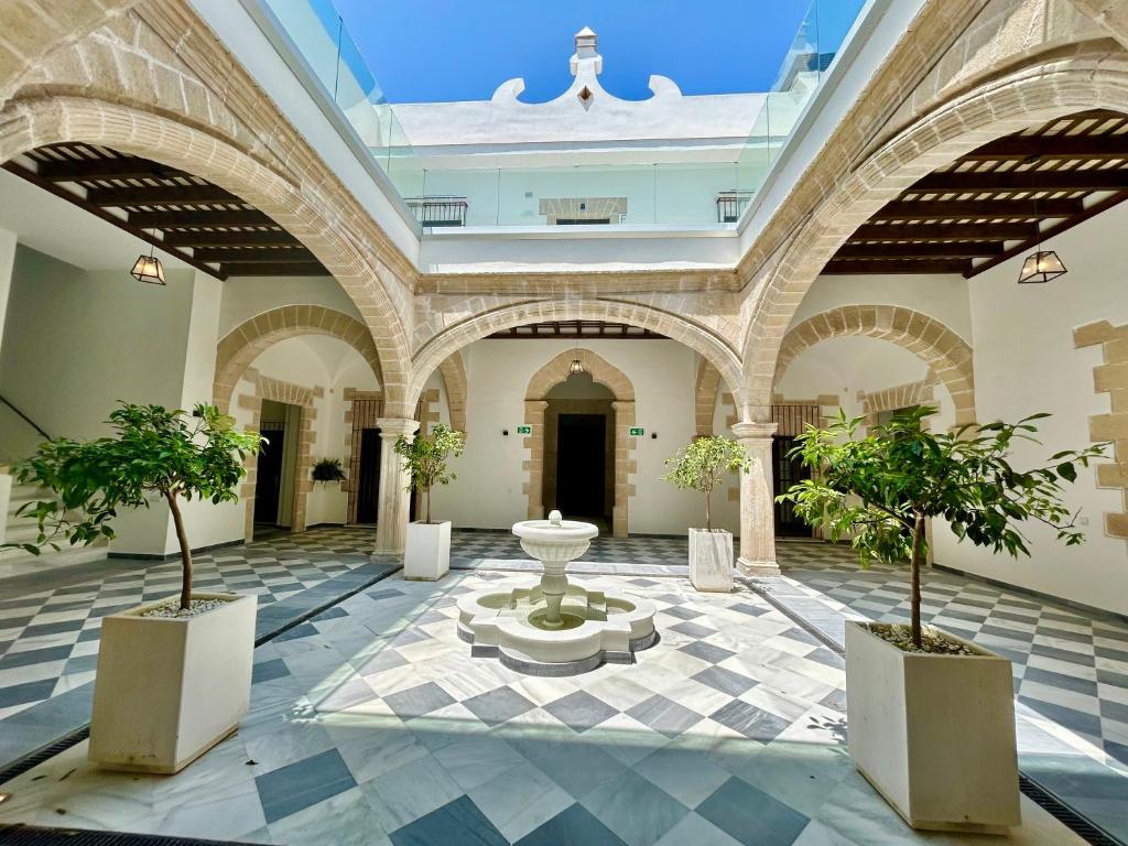 GATU PREMIUM Palacio Winthuyssen "preferente para mayores de 25 años y familias ", El Puerto de ...