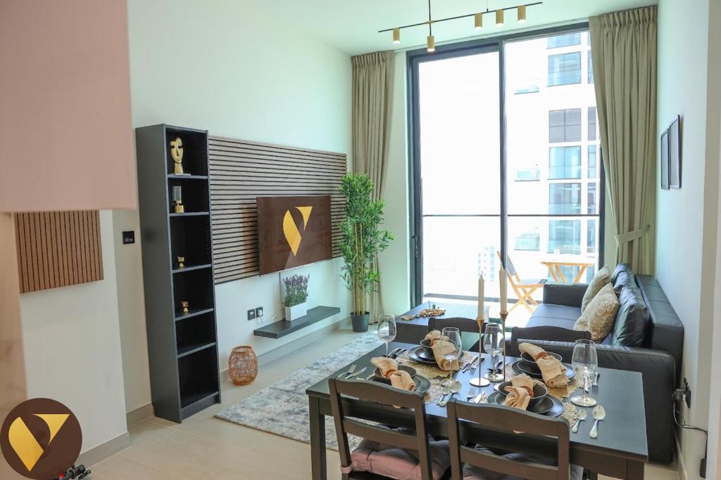 Vogue Brand New One Bedroom Apartment 16th Floor with Skyline View and ...