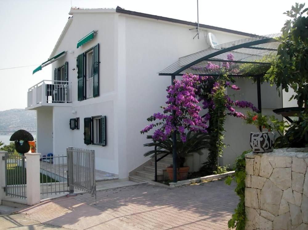 Apartment in a beach house on the sea, Razanj (preços atualizados para ...